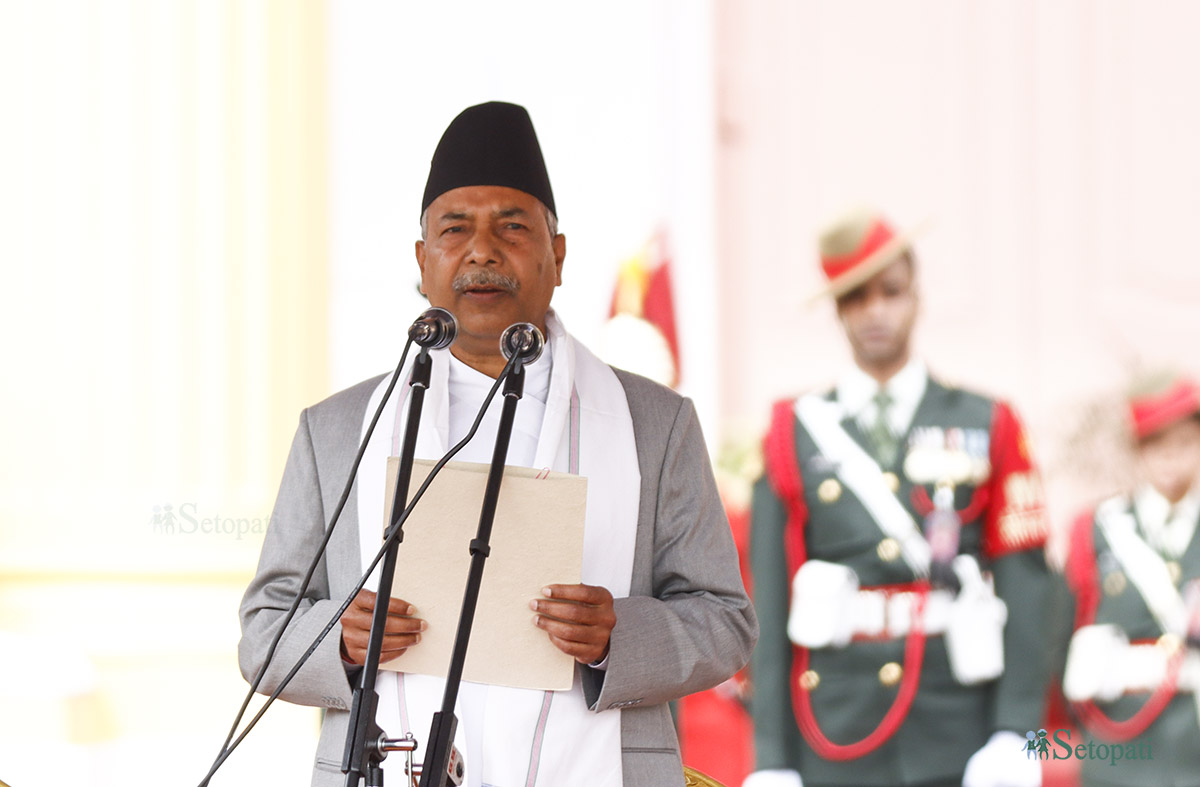 तस्बिरमा हेर्नुस् उपराष्ट्रपति यादवको शपथ :: नवीनबाबु गुरूङ :: Setopati