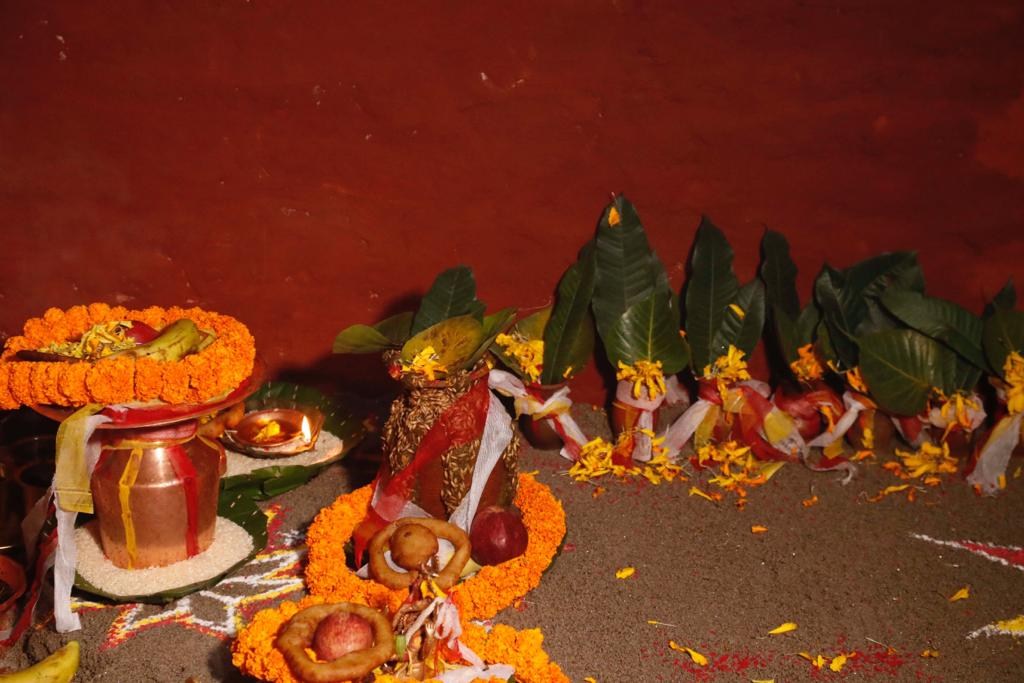 हनुमानढोकास्थित दसैं घरमा जमरा राखियो (तस्बिरहरू) :: नवीनबाबु गुरूङ ...