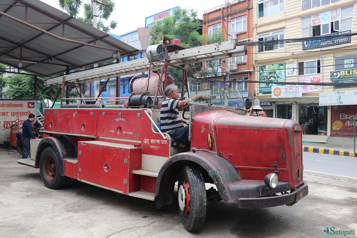 ललितपुर महानगरले फेरि चलाउँदै १०६ वर्ष पुरानो दमकल (भिडिओ) :: मन्दिरा ...