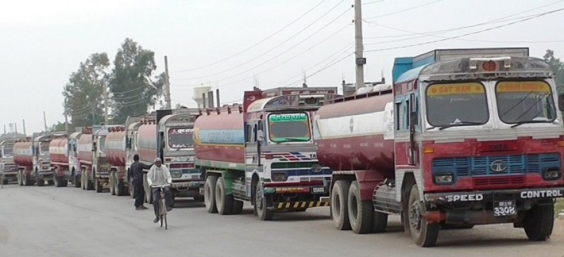 पेट्रोलियम पदार्थ बोकेका १४० ट्यांकर दुई दिनदेखि भारतीय भन्सारमा रोकिए ...