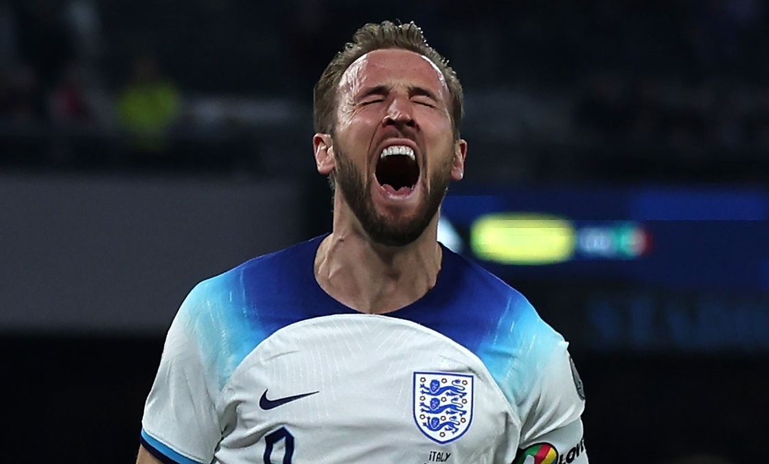 १० खेलाडीमा सीमित इंग्ल्यान्डले इटालीलाई हरायो, केनको कीर्तिमान ...