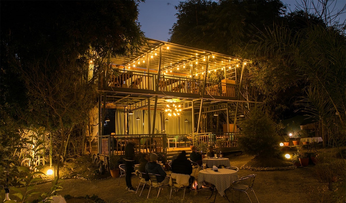 बाँसघारीको बीचमा साढे २ करोड लगानीमा खुलेको 'लभी गार्डेन' :: सविना ...