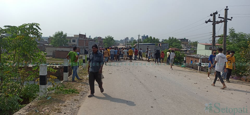 मोतीपुर औद्योगिक क्षेत्रमा झडप: सशस्त्र प्रहरीको गोली लागेर तीन जनाको ...