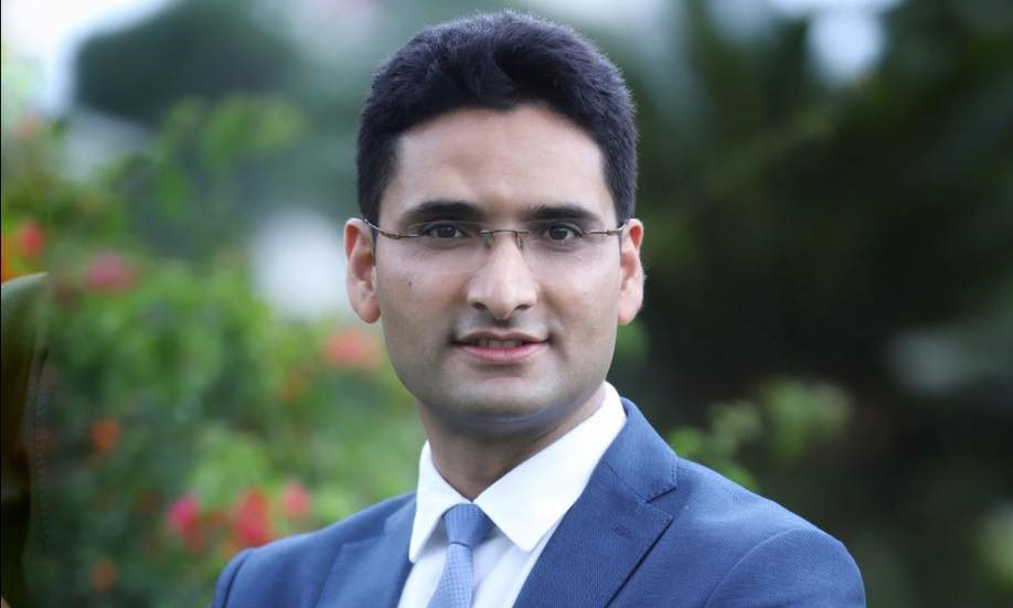 प्रधानमन्त्रीको परराष्ट्र सल्लाहकारमा रूपक सापकोटा नियुक्त :: सेतोपाटी ...