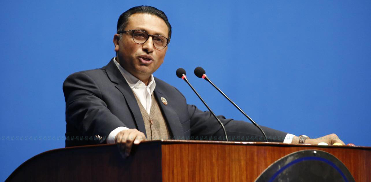 बजेट नछुटोस् भनेर अर्थमन्त्रीसँग संसदमै कानेखुसी गर्नुपर्ने अवस्था छः ...