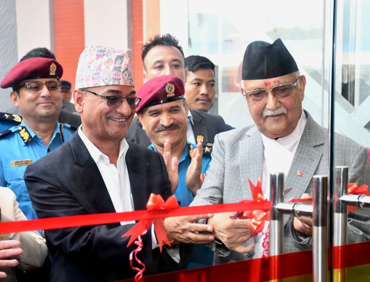 प्रधानमन्त्री ओलीले गरे जिल्ला प्रहरी परिसर काठमाडौंको नयाँ भवनको ...