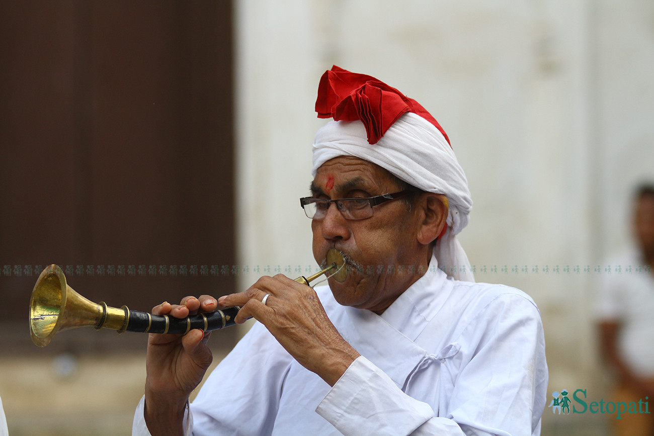 गोरखाको फूलपाती यसरी भित्र्याइयो हनुमान ढोकामा,हेर्नुस् तस्बिरहरू ...